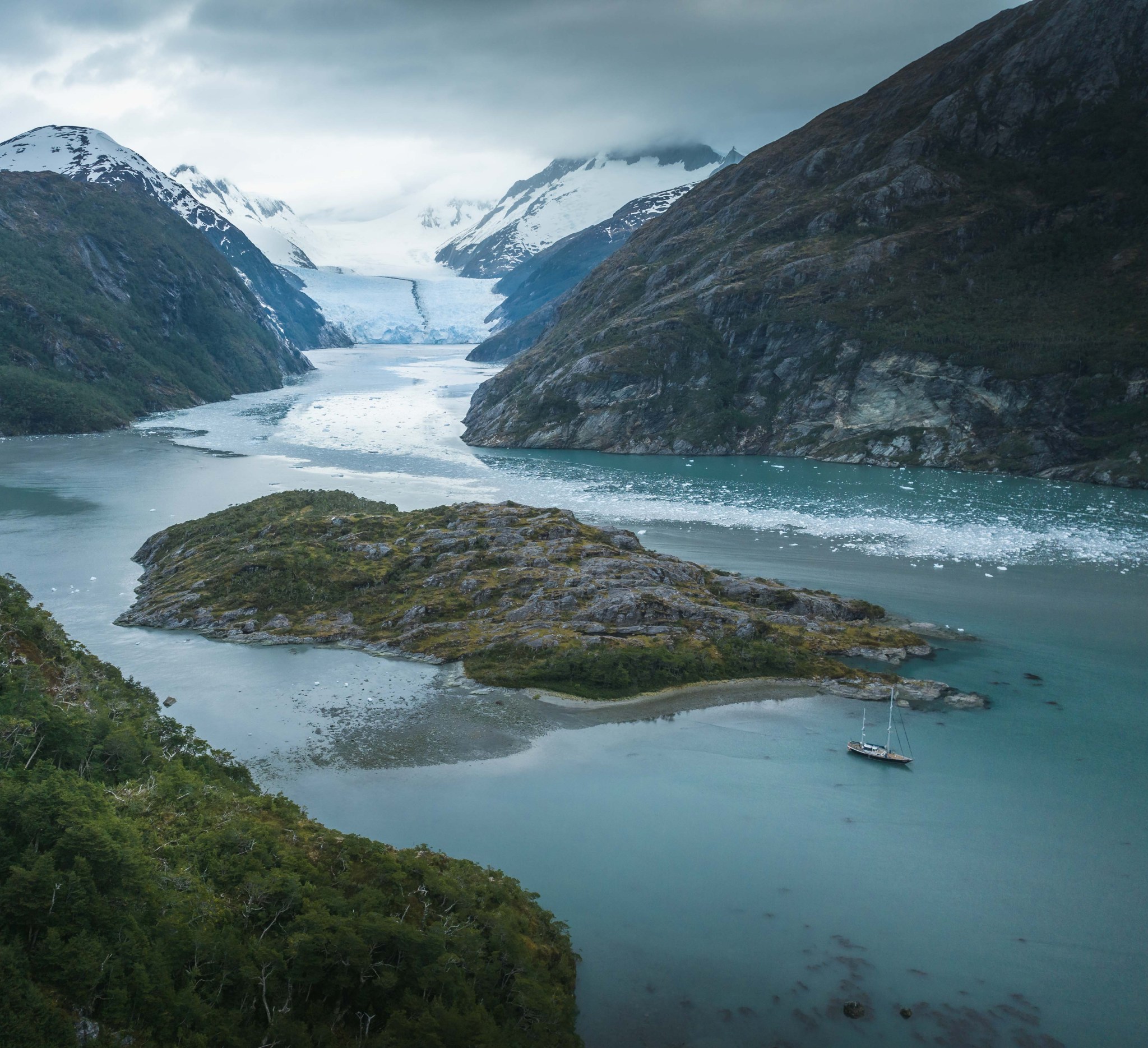 Akshayuk Pass Trail | Backpacking adventure in Baffin - Amarok Adventures